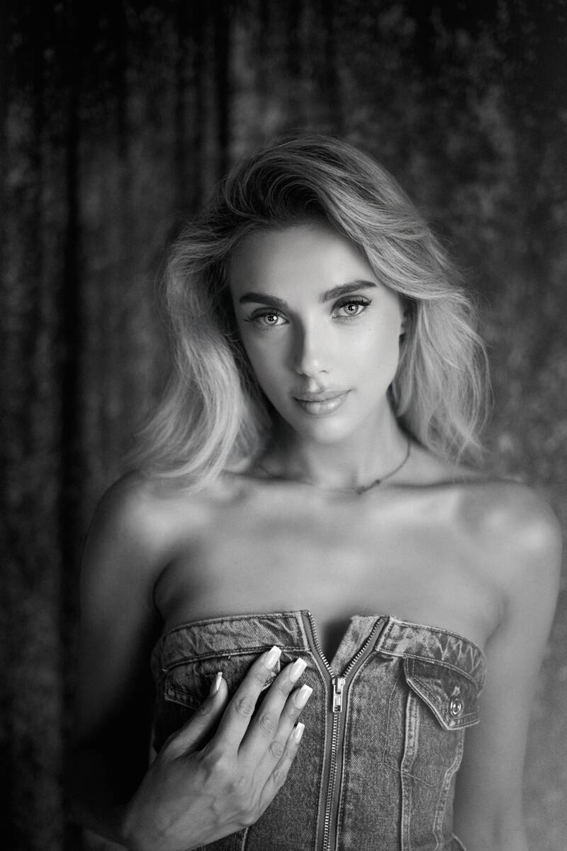 Pulse Agency | Mia C